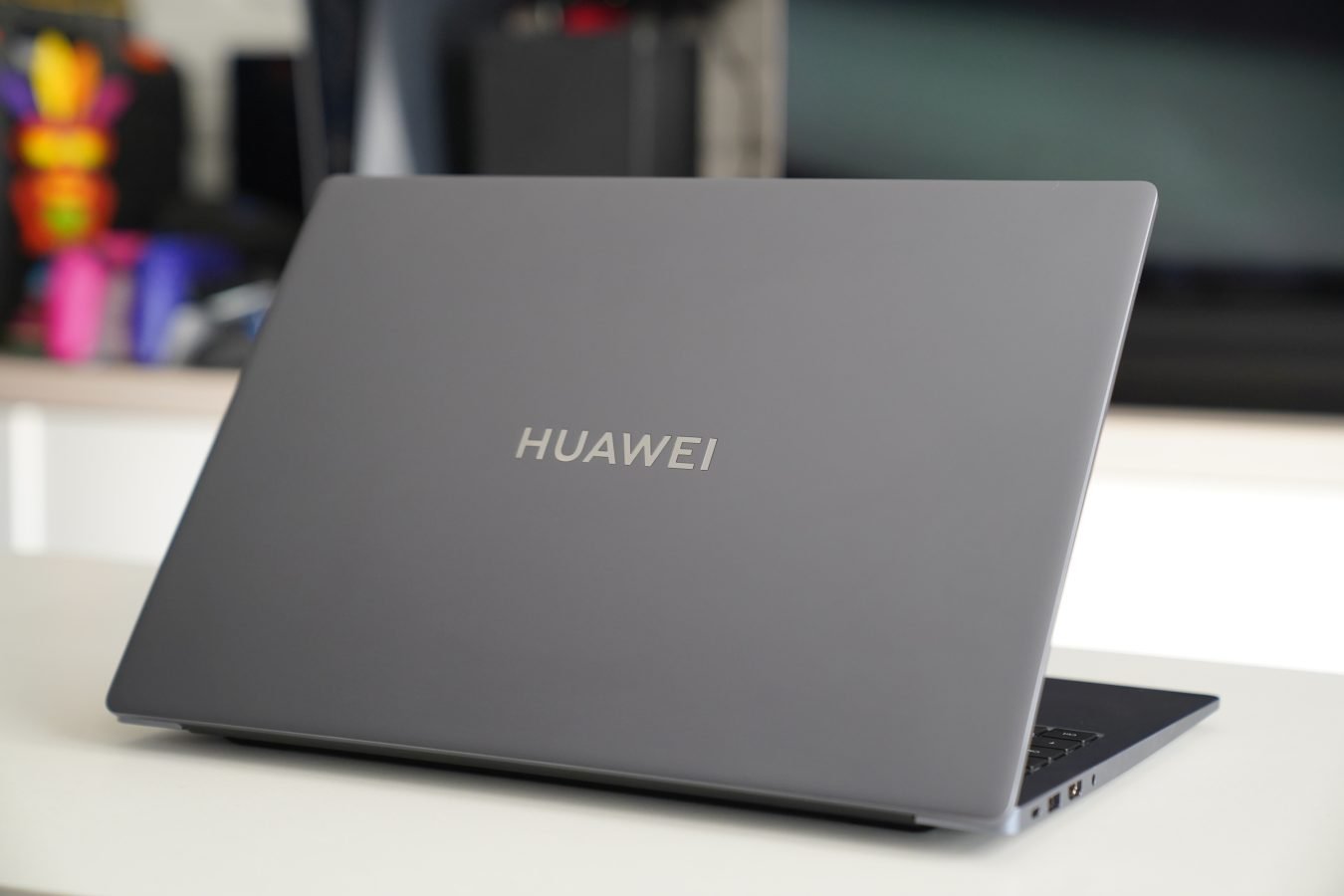 Laptopy Huawei w obniżonych cenach i z przydatnymi gratisami
