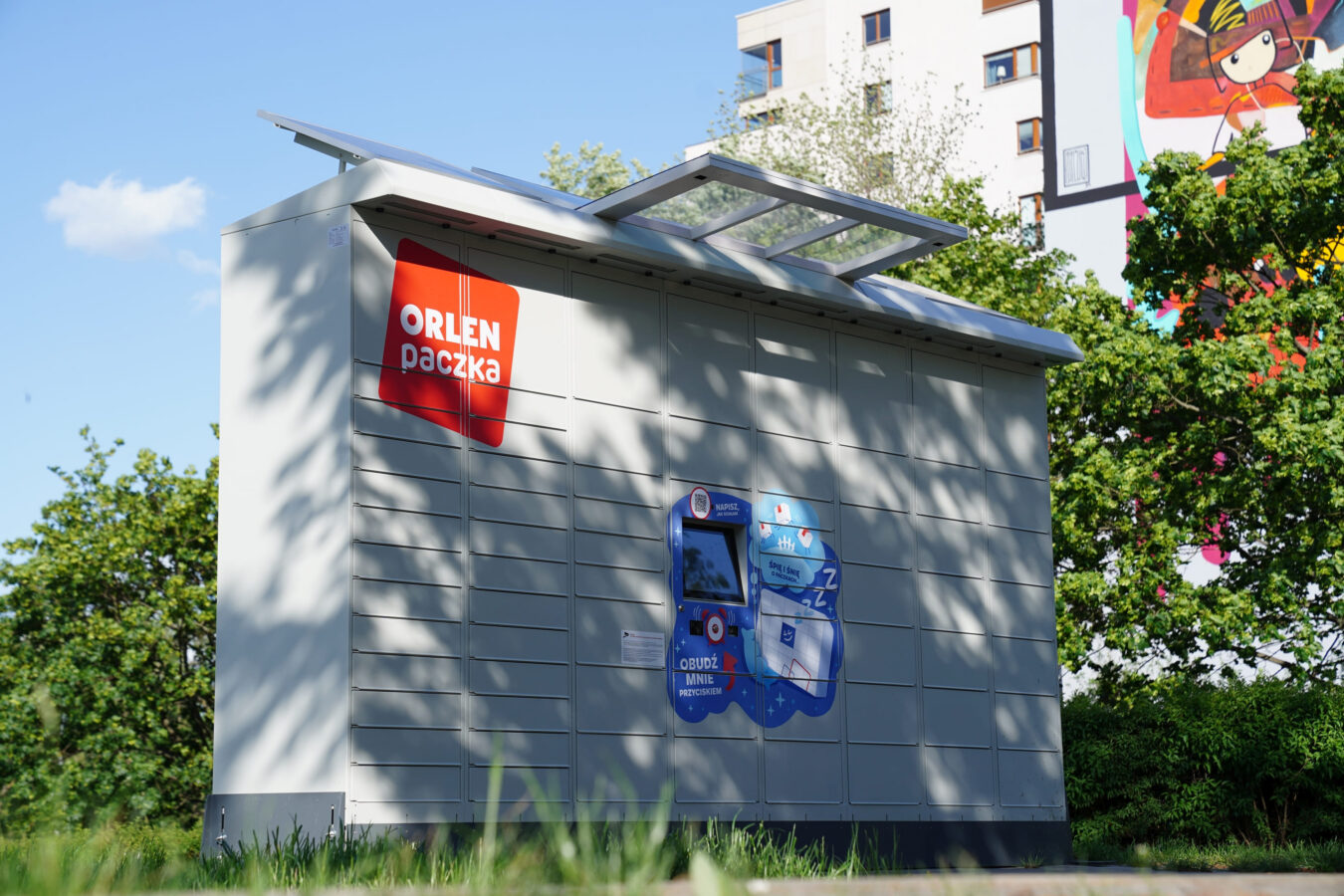 ORLEN Paczka idzie z duchem czasu. Automaty paczkowe na słońce już są